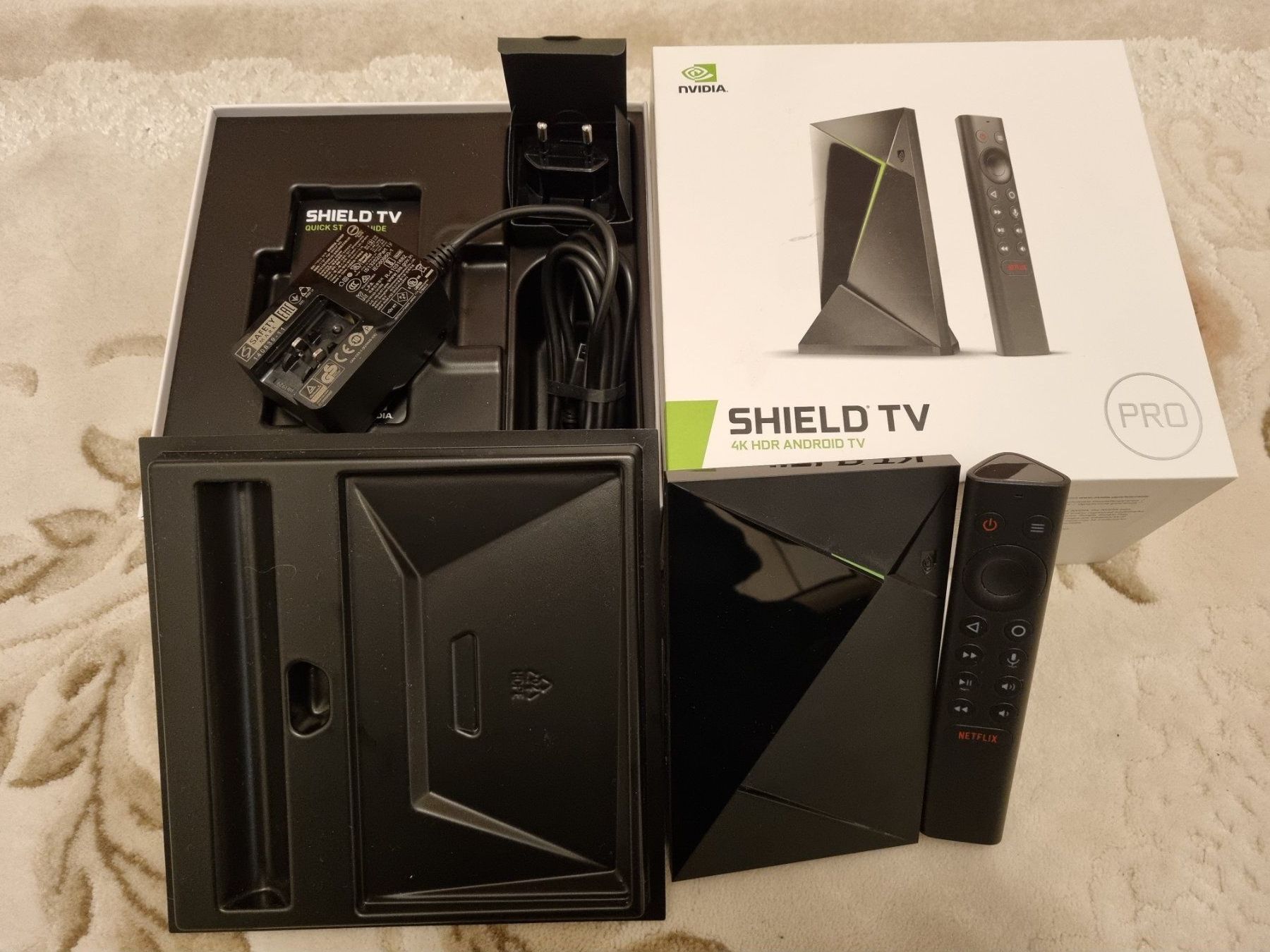 Fast neue Nvidia Shield TV Pro – Komplettset + 2 Controller (Gebraucht ...