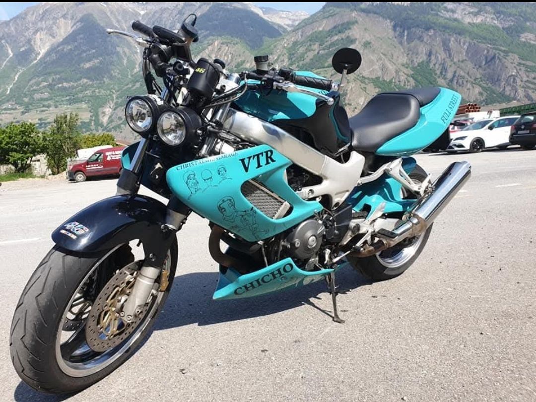HONDA vtr (D'occasion) à Collombey pour CHF 2800 – retrait uniquement ...