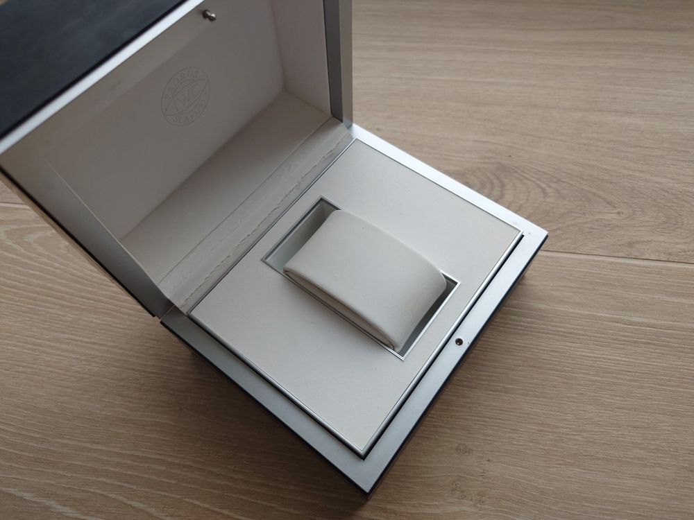 IWC box (Gebraucht) in Epalinges für CHF 51 – mit Lieferung auf Ricardo ...