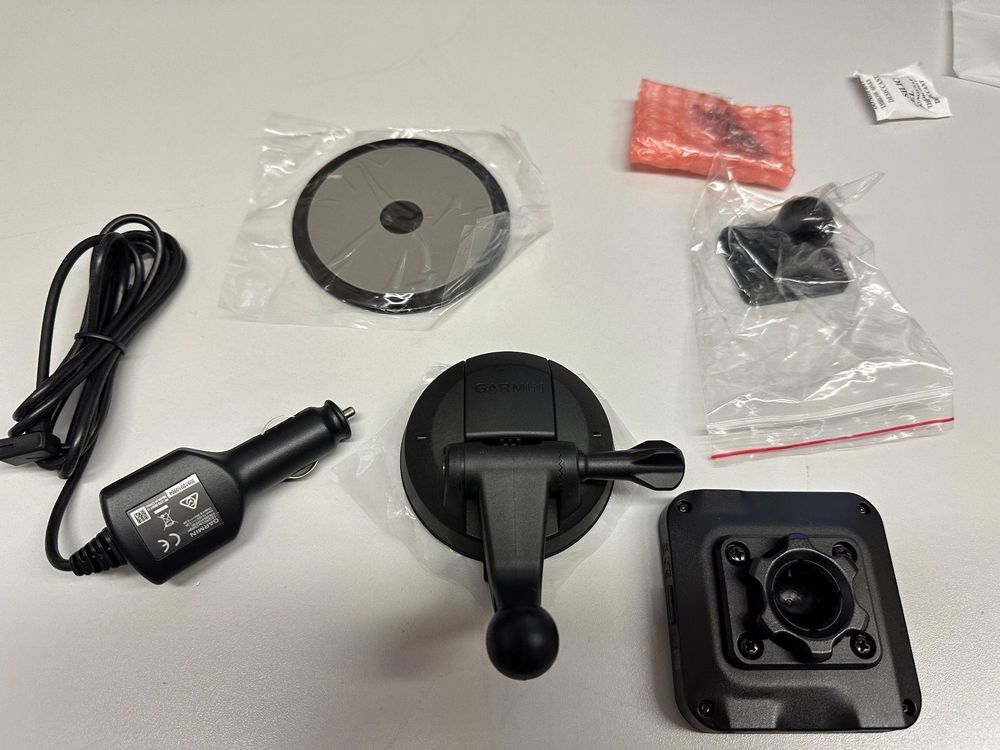 Garmin Camper / dezl LGV Mounting Hardware Bundle Pack | Kaufen auf Ricardo