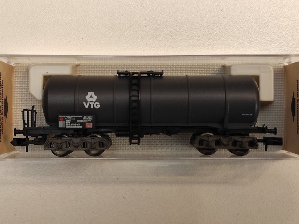 Kesselwagen "VTG" grau 4 achsig der DB von Fleischmann N (Neu und originalverpackt) in La Chaux ...