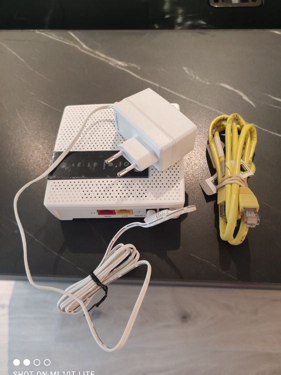 Internet-Box (Weiss) inkl. WLAN Kabel (Gebraucht) in Effretikon für CHF ...