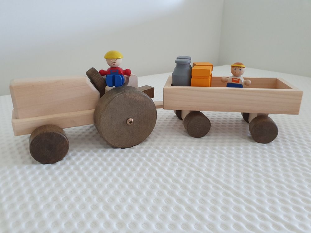 Holz Traktor mit Anhänger und Zubehör (Gebraucht) in Buch am Irchel für CHF 15 – mit Lieferung ...