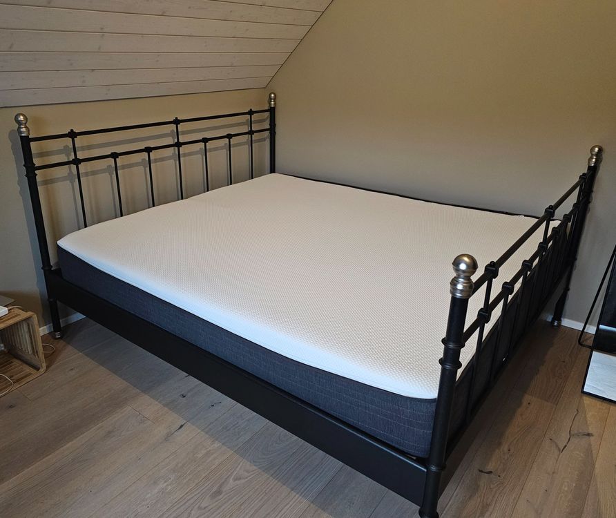 IKEA Bett 180x200, metal, schwarz mit Smood Matratze | Kaufen auf Ricardo