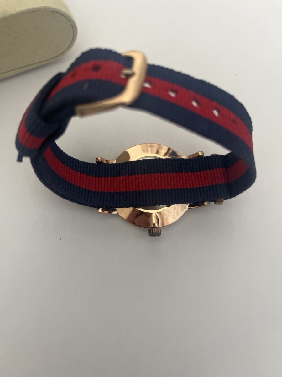 Daniel Wellington Uhr (Neu (gemäss Beschreibung)) in Zug für CHF 40 ...