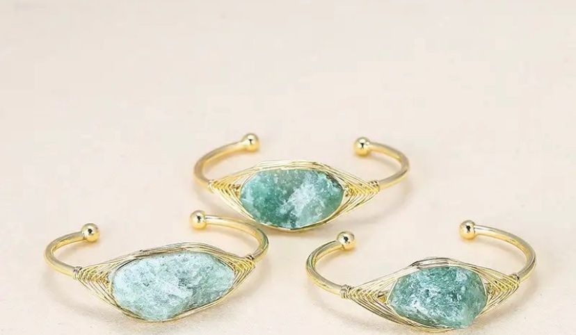 Armreif mit Fluorid Stein. Gold Farbe. Ab 1…Fr | Kaufen auf Ricardo