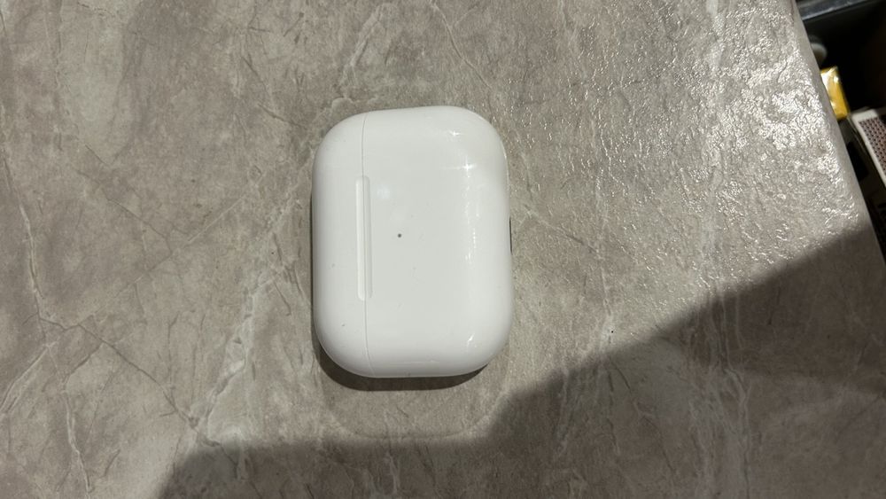 Apple Airpod Pro 1 Case (Gebraucht) in Küttigen für CHF 41 – mit ...