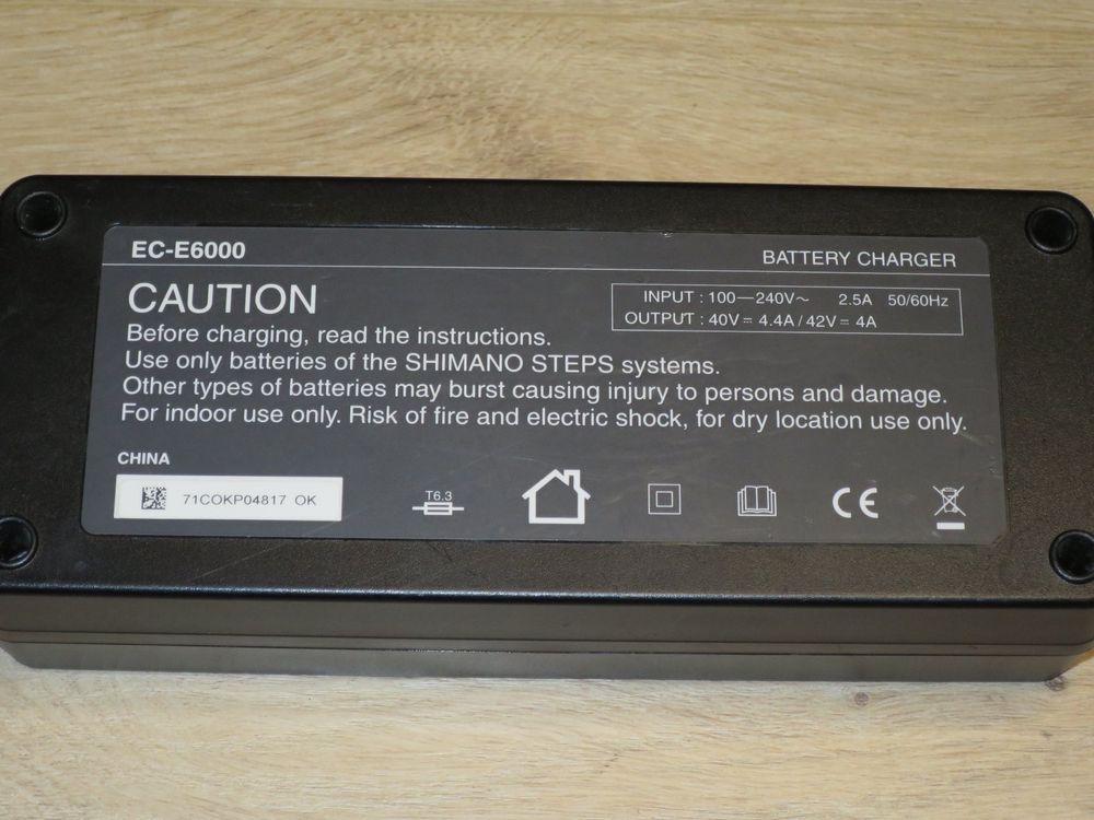 Shimano EC-E6000 Ladegerät 40V/42V 4.4A/4A für Steps Akkus (Gebraucht ...