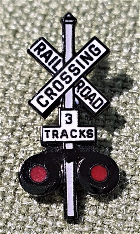 O266 - Pin Amtrak Railroad Crossing Signal 3 Tracks (Gebraucht) in ...