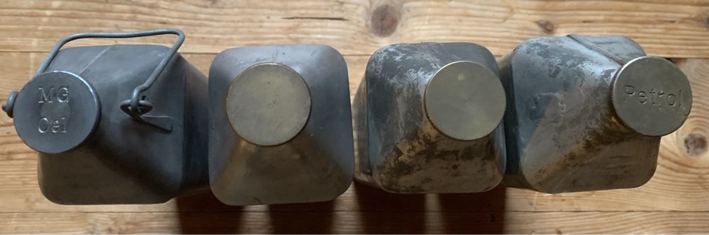 Je 2 Stk Mg-Oel und Petrolbehälter der CH Armee | Kaufen auf Ricardo