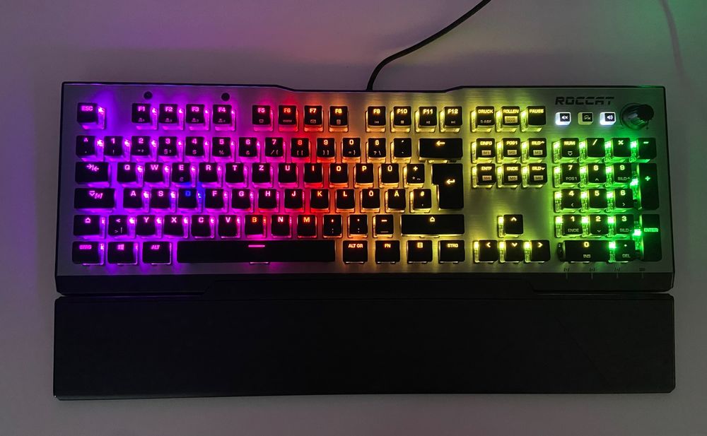 Roccat Vulcan 120 AIMO (Gebraucht) in Rickenbach für CHF 22 – mit Lieferung auf Ricardo kaufen