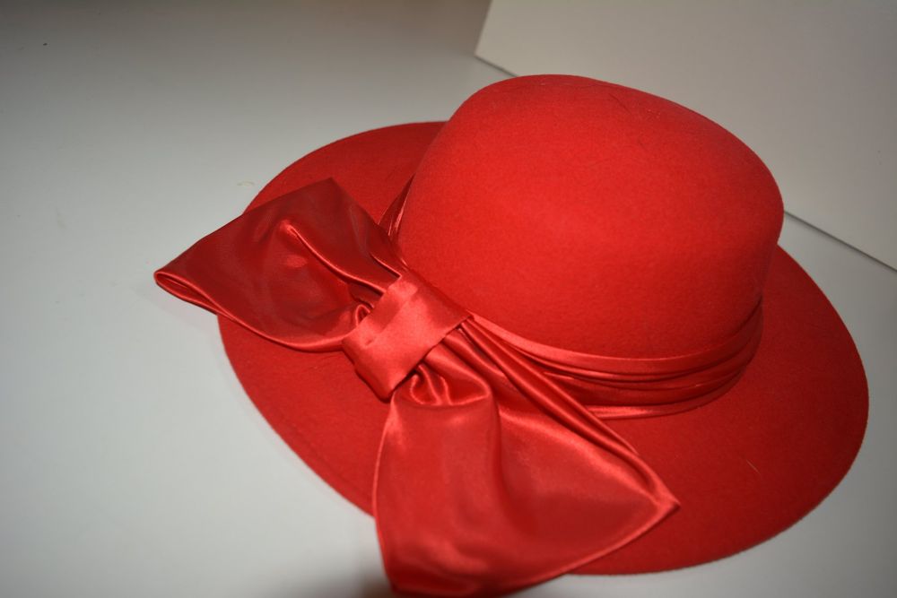 Hut NEU elegant rot mit Schleife Umfang 56cm | Kaufen auf Ricardo