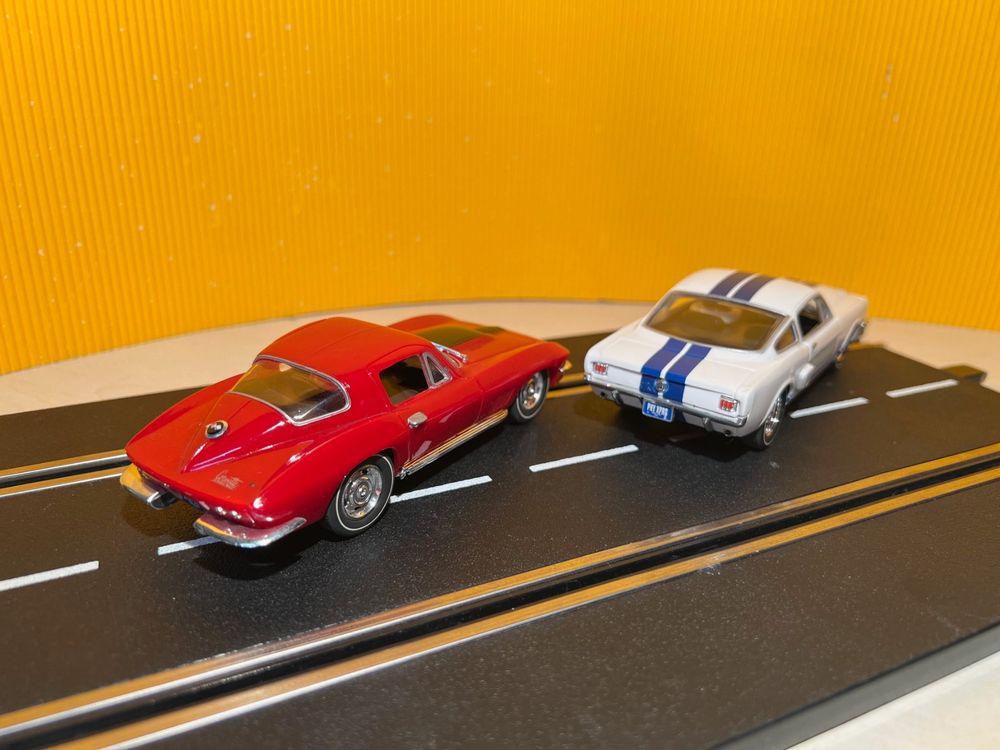 2 Slotcars – Ford Mustang Shelby & Corvette Sting Ray 1:32 (Gebraucht ...