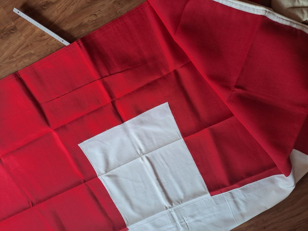 Schweizer Fahne (Gebraucht) in Meiringen für CHF 40 – mit Lieferung auf ...