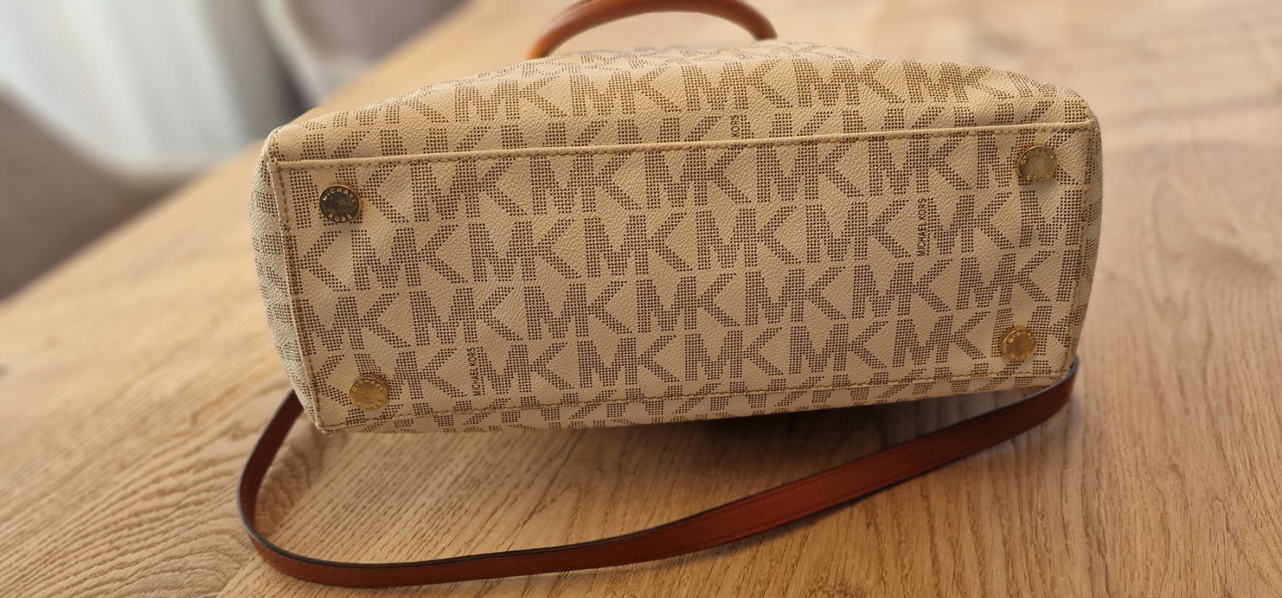 Michael Kors Oroginal Tasche in weiss mit grauen MK (Gebraucht) in ...