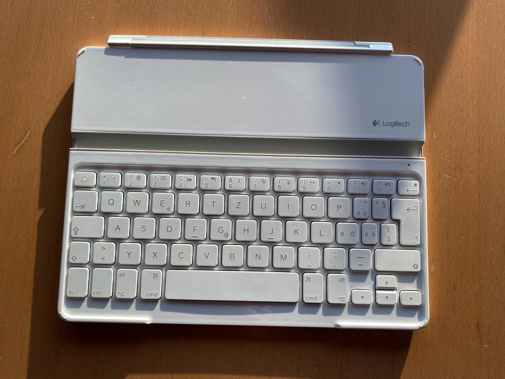 Logitech Tablet Keyboard in weiss, getestet (Gebraucht) in Arnegg für ...