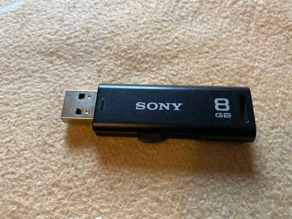 SONY MEMORY STICK 8GB USB (Gebraucht) in Vorderthal für CHF 4 – mit ...