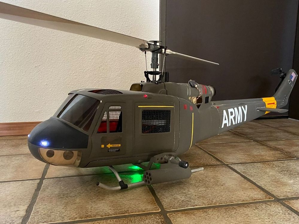 Grosses Huey Scale Modell T-Rex 600 FBL Flugfertig (Gebraucht) in ...