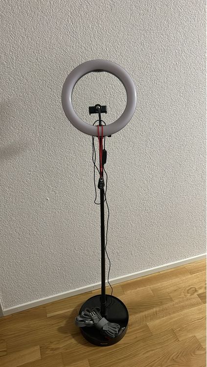 Ringlicht mit Stativ für perfekte Fotos (Neu (gemäss Beschreibung)) in ...