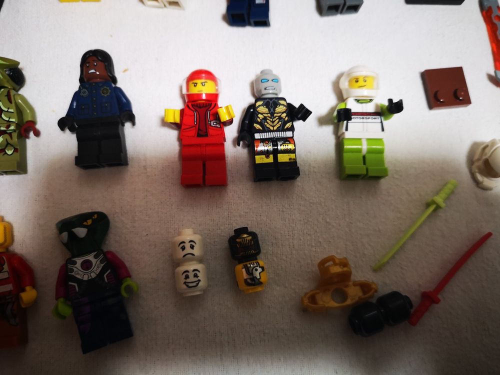 (L49) 24 x Lego Figuren Ninjago, Alien, Schlange... (Gebraucht) in Sevelen für CHF 32 – mit ...