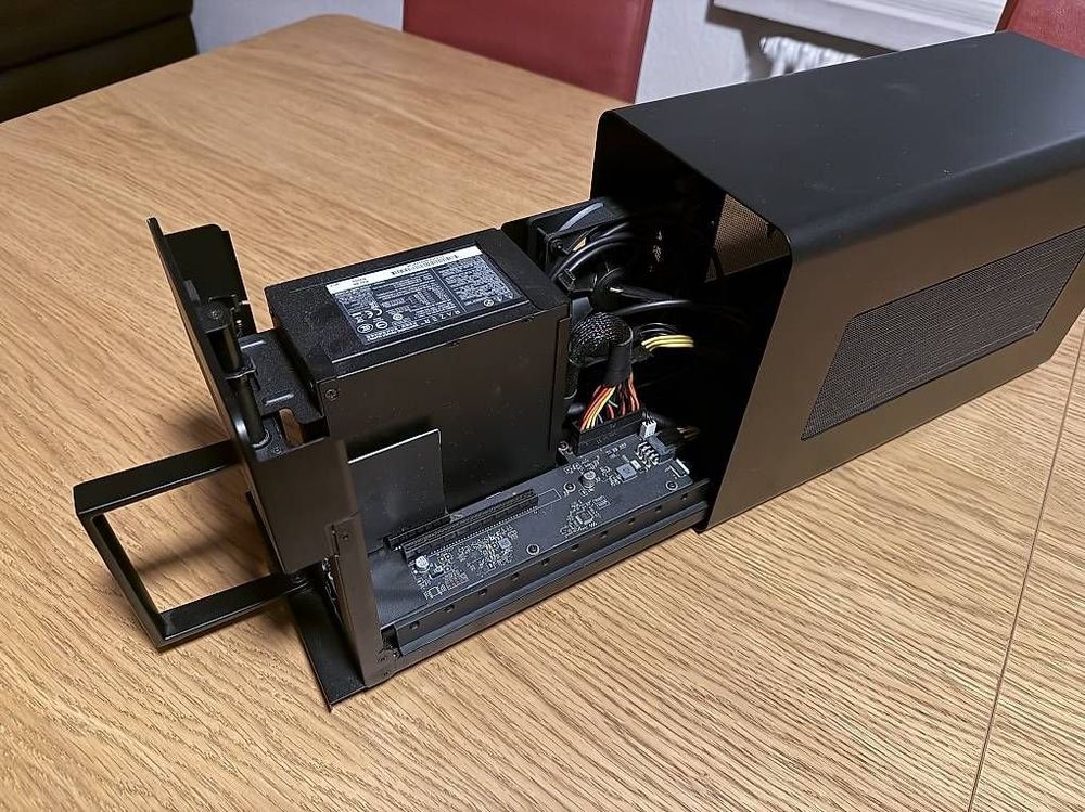 Razer Core X Chroma eGPU Thunderbolt (Gebraucht) in Engelberg für CHF ...