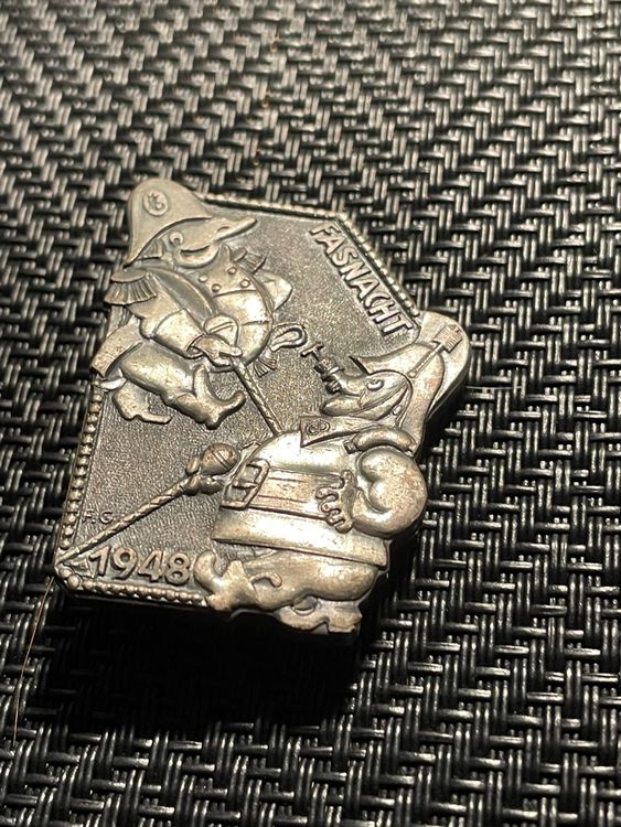 Basler Fasnachtsplakette Silber 1948 (Gebraucht) in Aarburg für CHF 16.9 – mit Lieferung auf ...