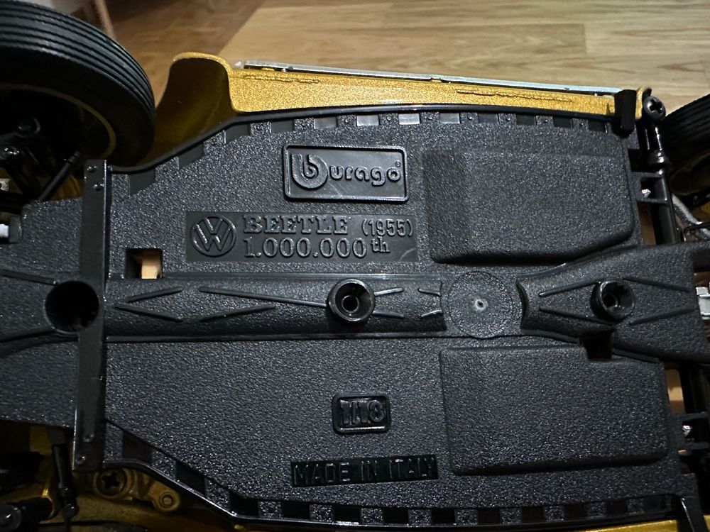 VW Käfer Gold Burago 1/8 Metall | 1‘000‘000 Spezial Edition (Gebraucht ...