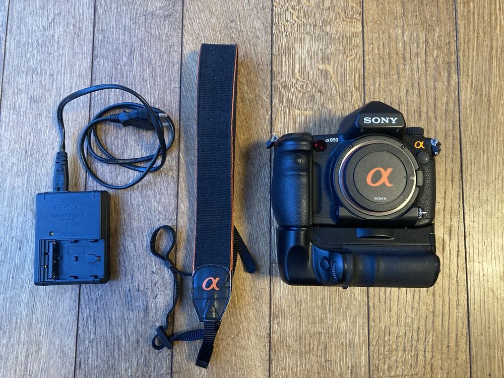Sony Alpha 850 mit Batteriehandgriff wie neu (Neu (gemäss Beschreibung ...