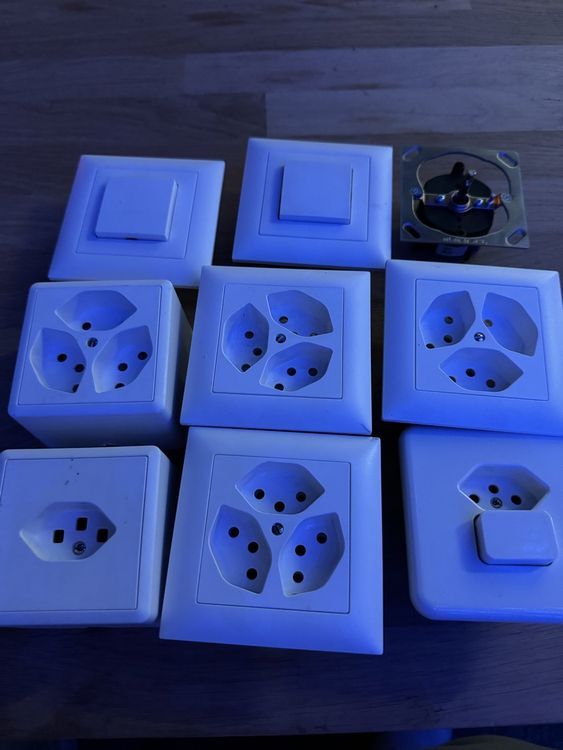 Steckdosen Typ 13 und Typ 23 und Lichtschalter (Gebraucht) in Bern für ...