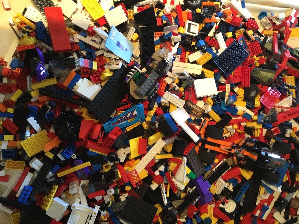 Lego Riese Sammlung 12 kg mit Figuren (Gebraucht) in Zürich für CHF 85 ...