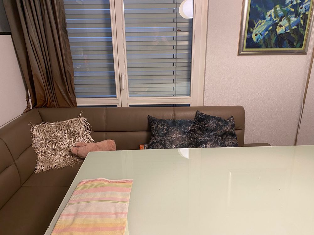 Lederne Eckbank plus drei dazugehörige Stühle plus variablen | Kaufen ...