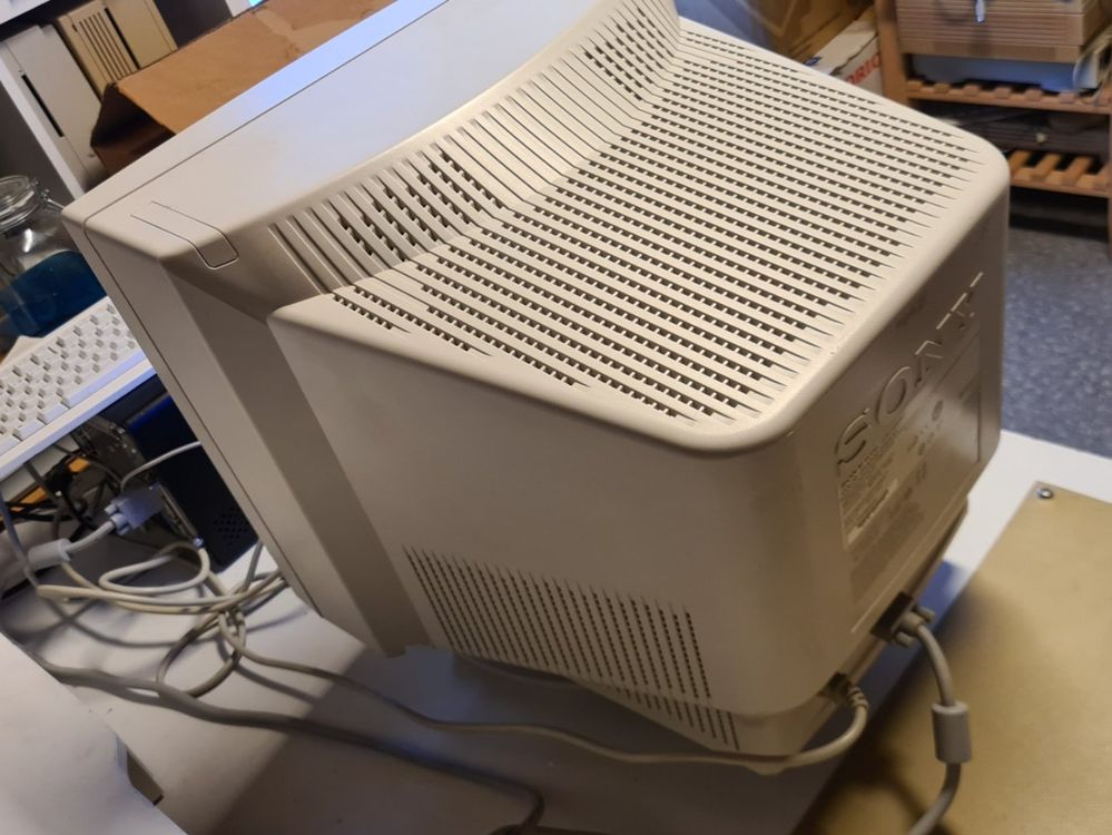 Sony GDM 400PST 19" Trinitron CRT Monitor from 1998 (D'occasion) à ...