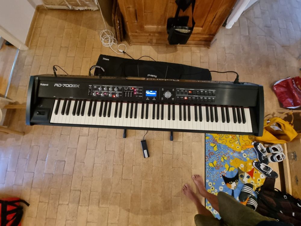 DAS ROLAND TOP-OF-THE-LINE STAGE PIANO (Gebraucht) in uster für CHF 800 ...