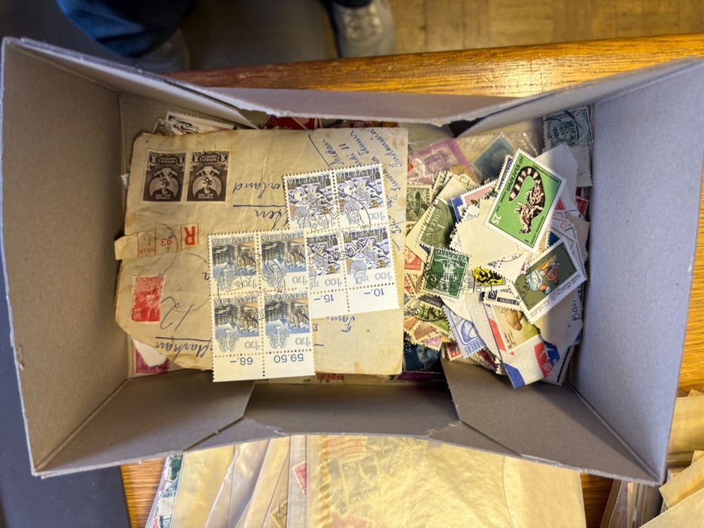 Karton mit 400 Gramm Marken weltweit ab Alt | Kaufen auf Ricardo