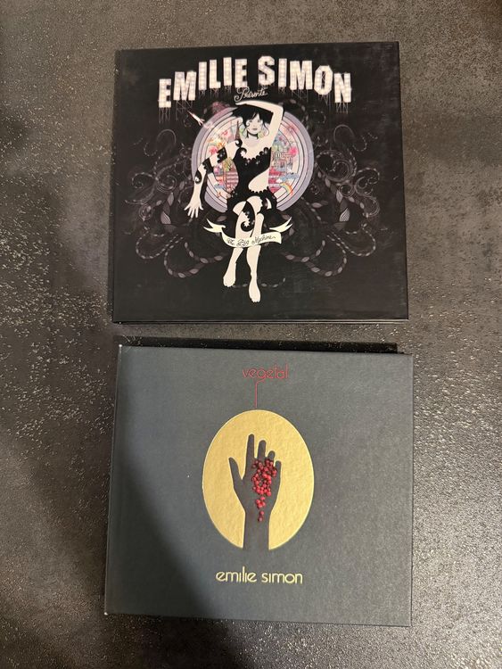 Lot 2 coffrets de CD d’EMILIE SIMON en excellent état (D'occasion) à ...
