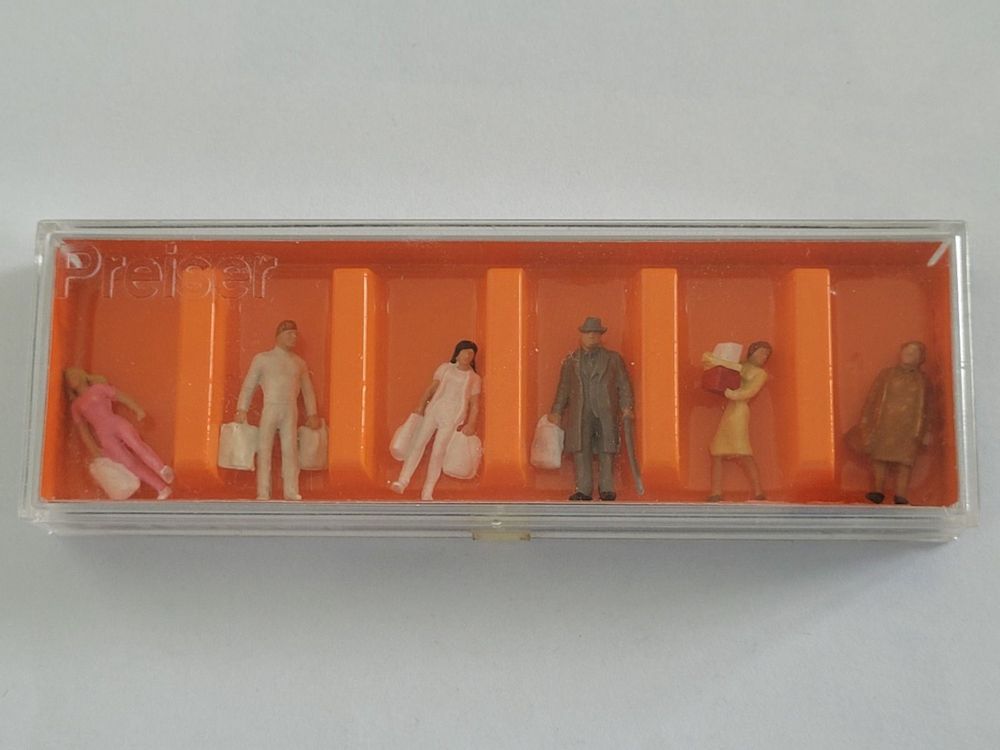Preiser H0 1:87 N°14136 Einkaufende (Neu und originalverpackt) in ...