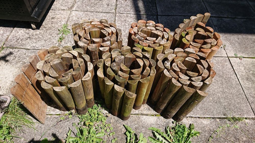 ROLLBORDER Rundholz Gehege 180/30/6 cm mit Pfosten 70/5 cm (Gebraucht ...