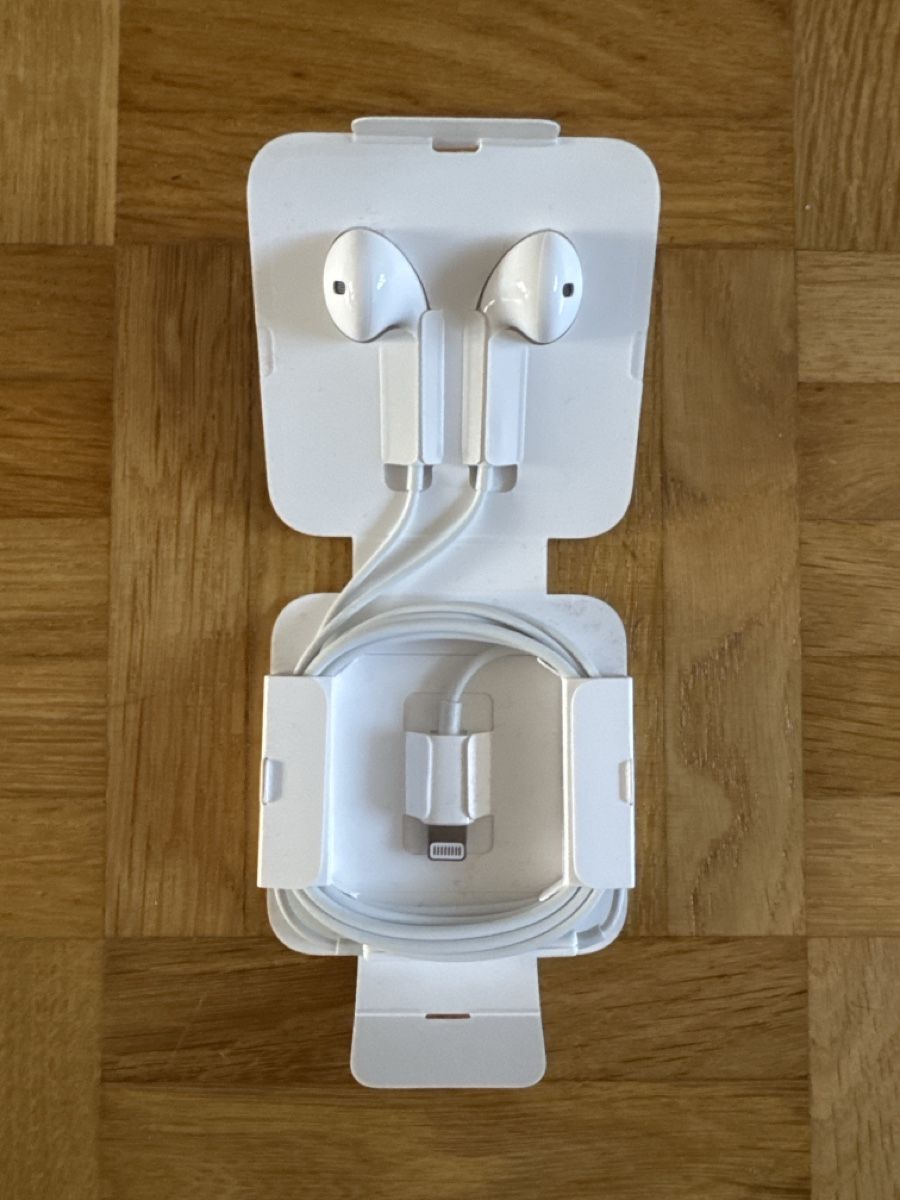 Original Apple iPhone Kopfhörer (mit Kabel, NEU) (Neu und ...