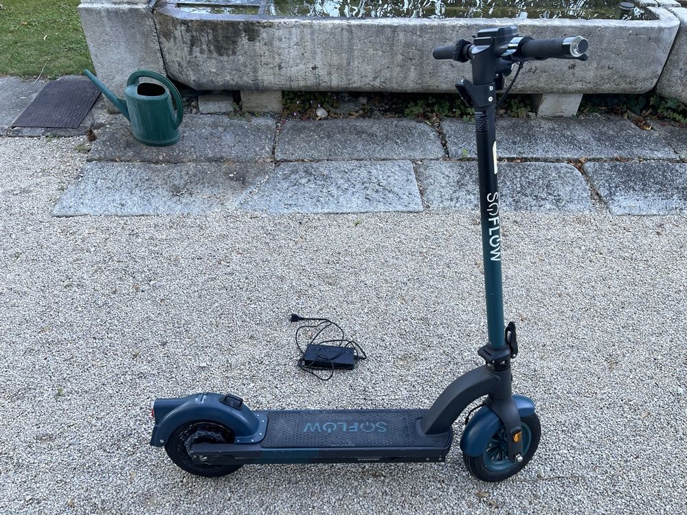 E Scooter Ladt Nicht Ladegerat Zeigt Grun