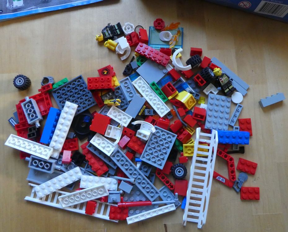 Lego City 60107 Feuerwehrfahrzeug mit fahrbarer Leiter (Gebraucht) in ...