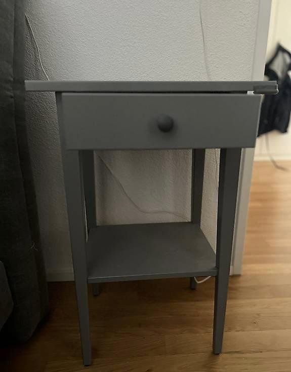 2x IKEA HEMNES Ablagetisch / Nachttisch (Gebraucht) in Eggenwil für CHF 16 – nur Abholung auf ...