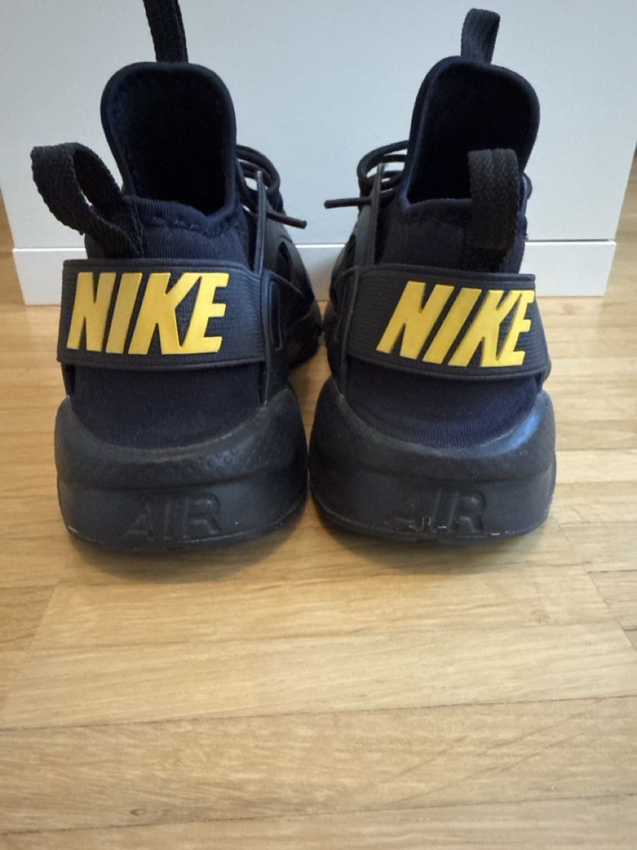 Nike Huarache Run (GS) Schwarz Gr. 38.5 Top Zustand! (Gebraucht) in ...