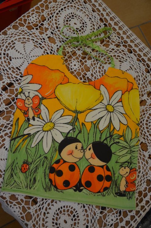 BAVETTE - LATZLI - HANDARBEIT - NEU - ETOFFE RARE (Neu und ...