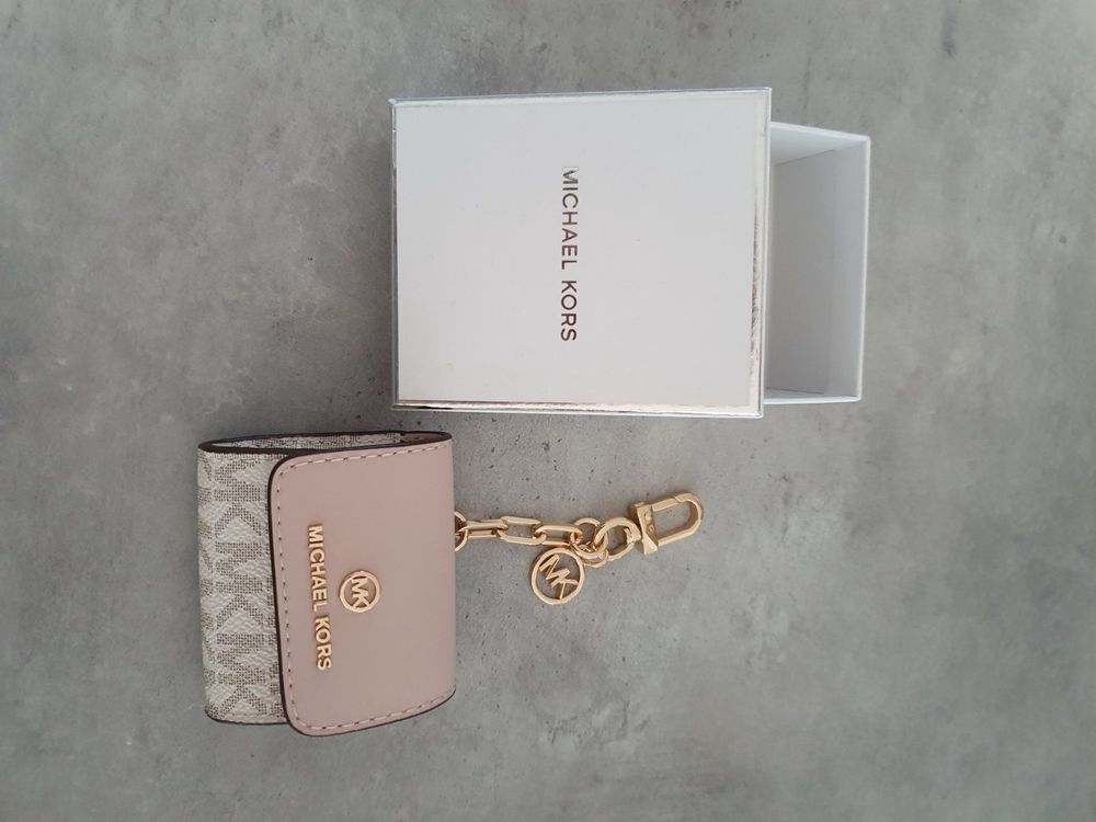 Porta Airpods ORIGINALE Michael Kors (Neu und originalverpackt) in Chiasso für CHF 59 – mit ...