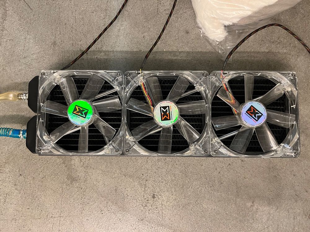 420er Phobya Radiator mit 3x 140mm Xigmatek LED Lüfter (Gebraucht) in Vevey für CHF 1 – mit ...