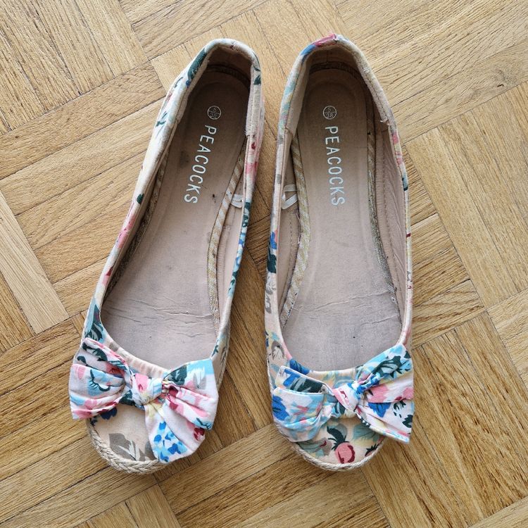blumige, sommerliche ballerinas (Gebraucht) in Mühleberg für CHF 9 ...