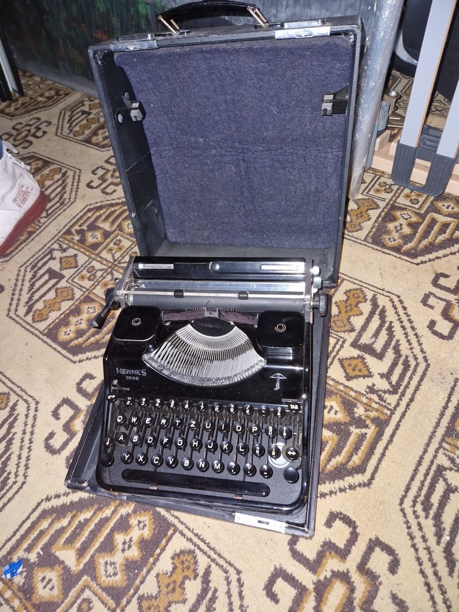 Hermes 2000 Schreibmaschine, Vintage Rarität im Koffer! (Gebraucht) in ...