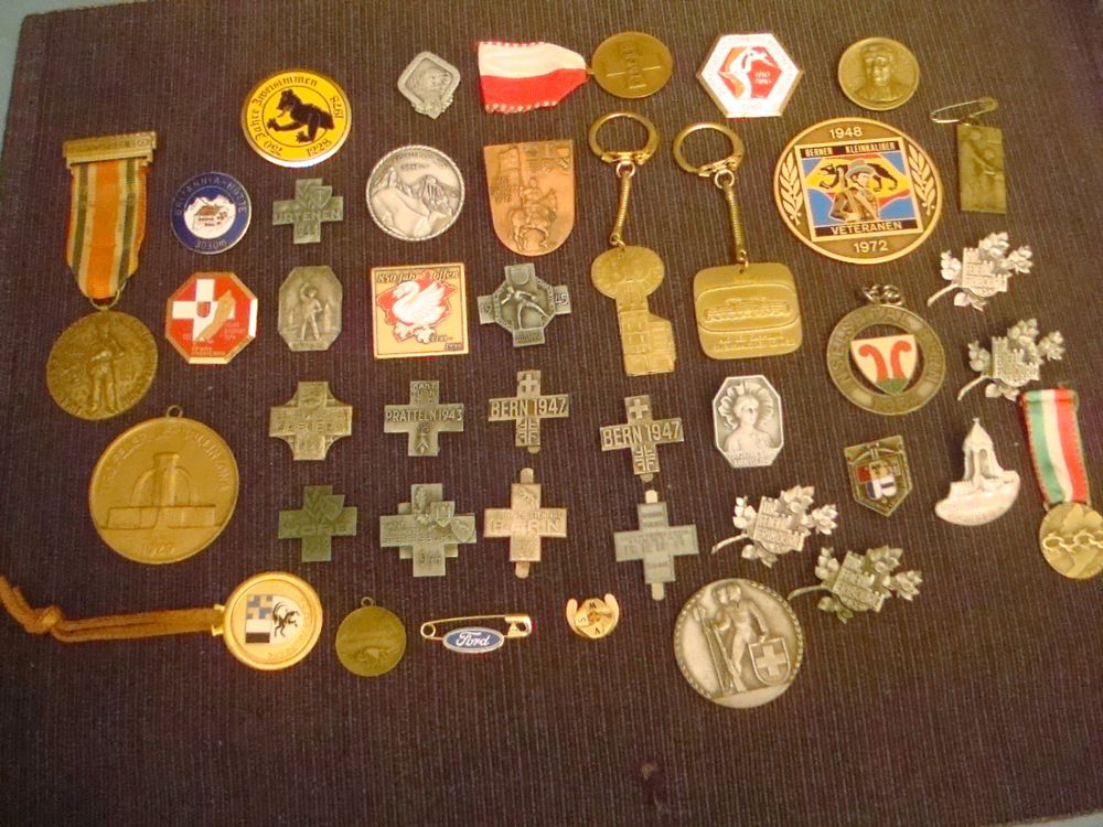 Abzeichen - Plaketten - Nadeln - usw. - Kleines Konvolut | Kaufen auf ...