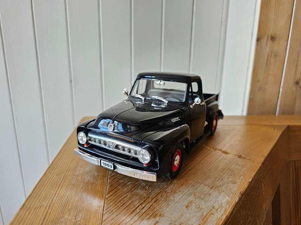 53'Ford F100 Pick Up 1:18 (Gebraucht) in für CHF 35 – mit Lieferung auf Ricardo kaufen