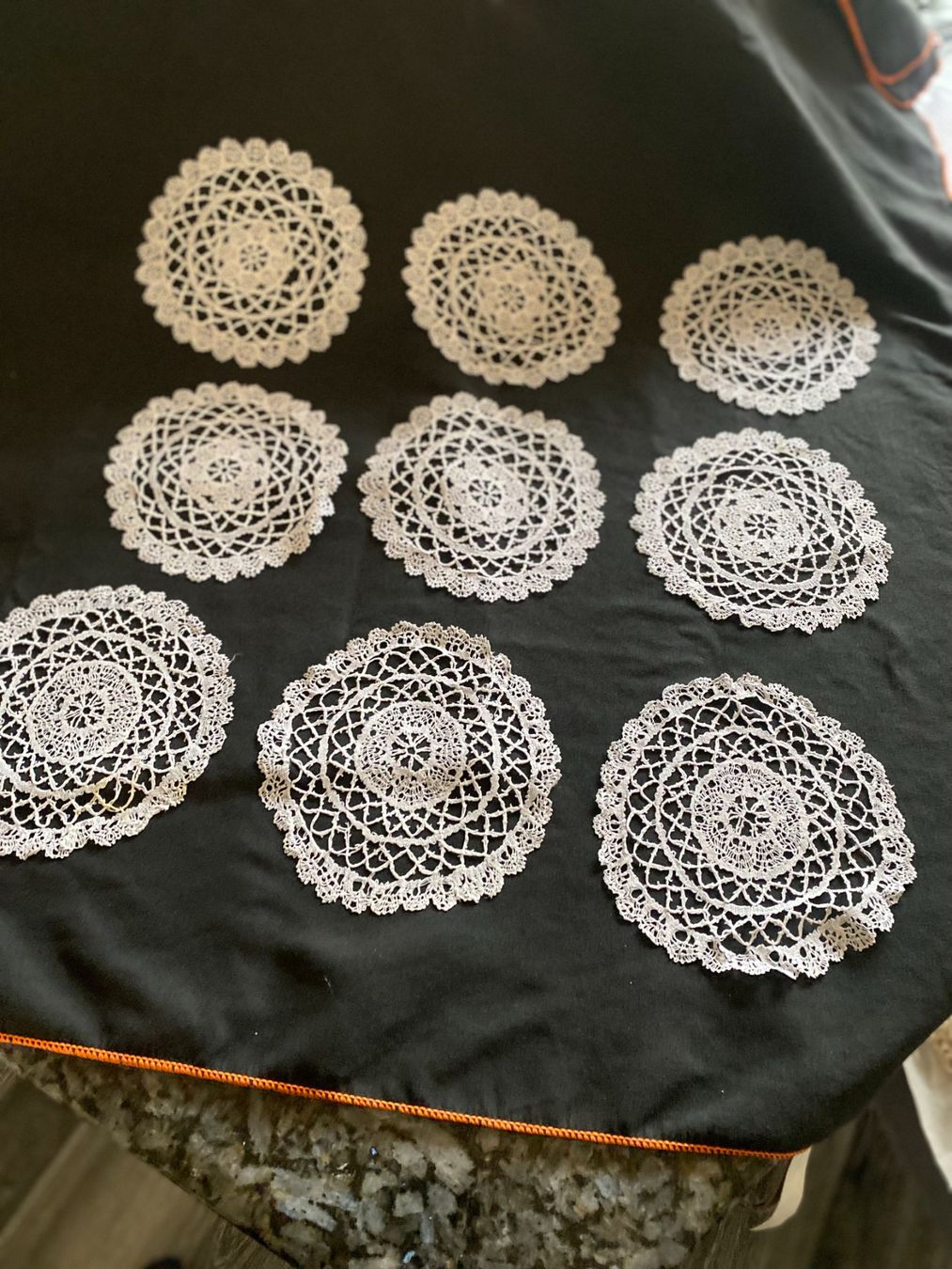 9x runde gehäkelte Deckchen ø 16 / 17 cm (Neu (gemäss Beschreibung)) in ...